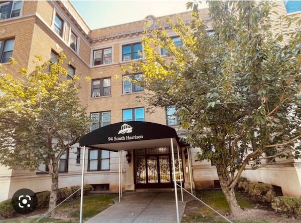 Luxurious 1-bedroom Apartment In Charming East Orange Apartment With Ac, Wifi.. - New Jersey