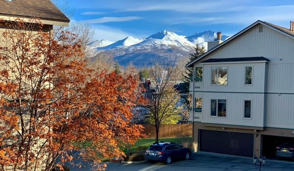 Lakeside Escape In The Heart Of Anchorage - 2br/2ba Condo -Views, Garage, Patio - Alaska