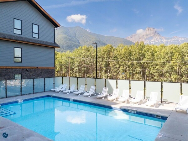 3 Bed/2 Bath Sparrowhawk Lodge-topfloor-creekside - 艾伯塔