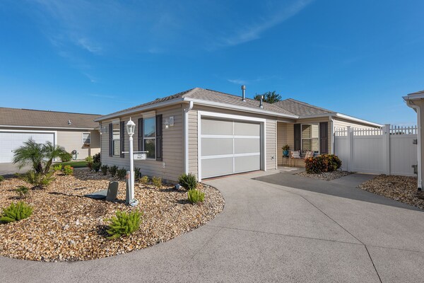 Courtyard Villa In The Villages  Private Yard, Free Golf Cart & Access To Pools - Leesburg, FL