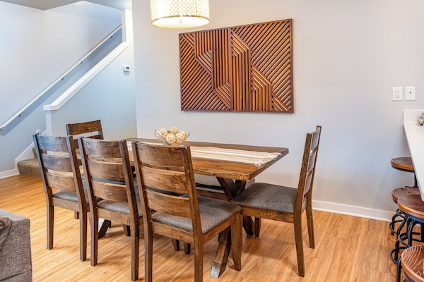 Two Townhomes For Your Giant Group! - Corvallis, OR