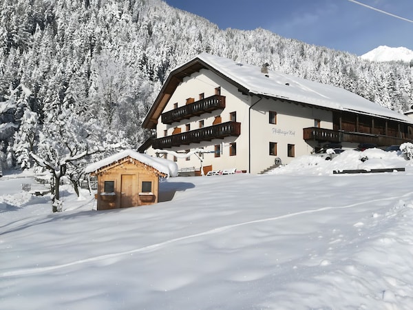 Ferienwohnung 'Pfaffingerhof Apt Piccolo Rabbit' Mit Bergblick, Gemeinschaftsgarten Und Wi-fi - Antholz Mittertal