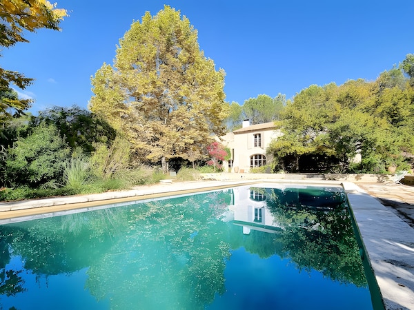 Maison De Campagne 'Mas Des Cigales Et Roulotte Lambesc' Avec Piscine Privée, Wi-fi Et Climatisation - La Fare-les-Oliviers