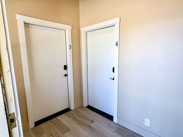 Peach Street Inn | Suite 3 | King Bed - Medford, OR