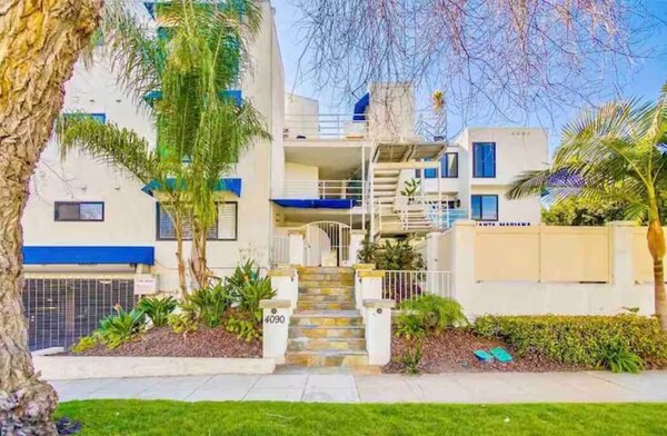 Pb Pool+bayside Views 2br/2ba By Sand - San Diego, CA