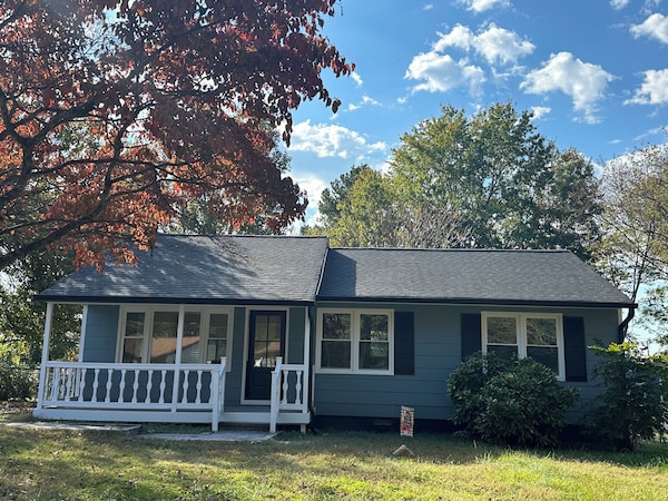 Luxury 100% Remodeled Must See! Quartz, Fenced Yard, Large Back Deck &Much More! - Gastonia, NC