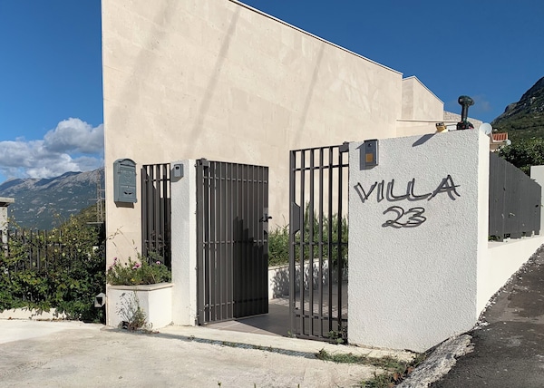 Modern Vacation Villa With Pool / Air Conditioning In Blizikuce / Budva / Montenegro - Budva