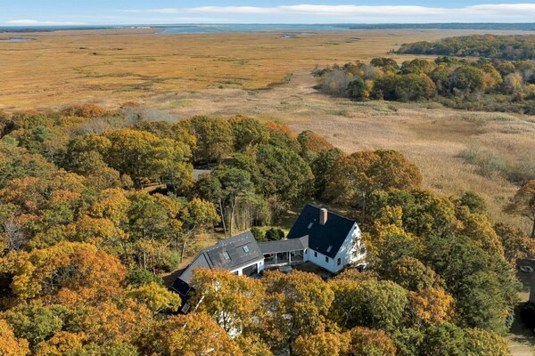 Unique Contemporary, Luxurious,marshviews/hottub/5mins Drive To Beach/large Grps - Mashpee, MA
