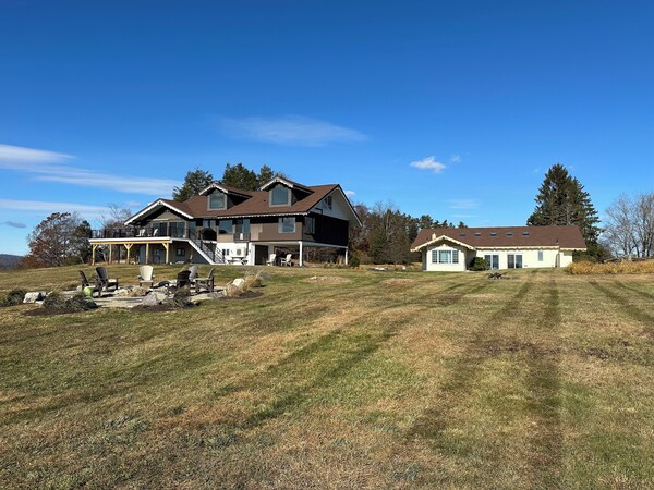 Charming 4 Bedroom House With Views, 200 Acres, Private Schools, Ski, Hiking - Greenfield, MA