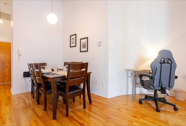 Charming 1-bedroom Condo In Old Montréal With Parking 31 Days Plus Rental - Brossard
