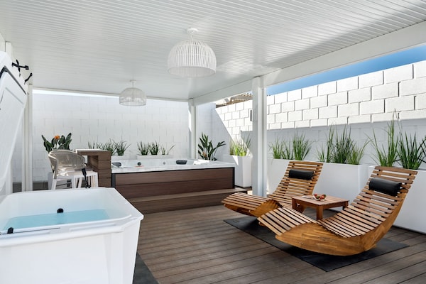 5bd Desert Oasis Sleeps 13. Cold Plunge, Heated Pool, Jacuzzi, Games, +Amenites - Palm Desert, CA