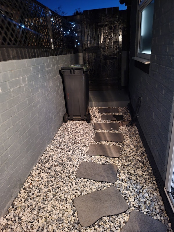 2-bedroom Apartment\n\nfamily And Budget-friendly, Equipped With Modern Amenities - Newcastle-under-Lyme