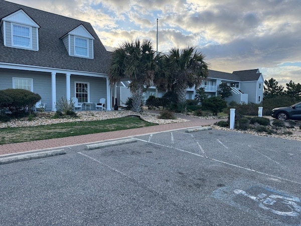 Charming 1-bedroom Condo Sleeps 6 In Hatteras With Wifi, Ac, Pool ,Walk To Beach - 奧克拉科克