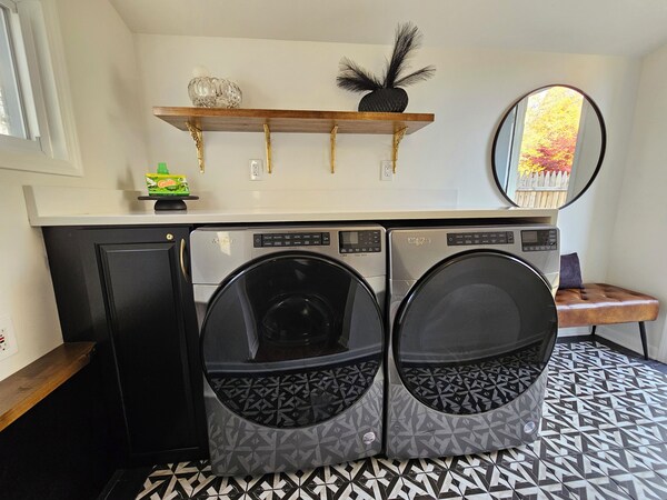 New! 2bd-home With Fast Wi-fi & Free Parking! - Livonia, MI