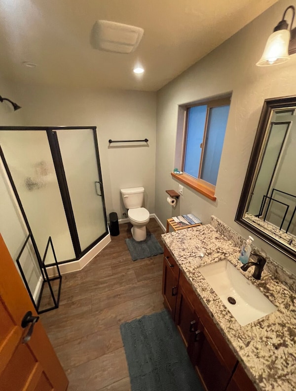 Experience Humboldt County Redwoods, Clean, Cozy, Private Yard 420 Friendly - Richardson Grove State Park, Garberville