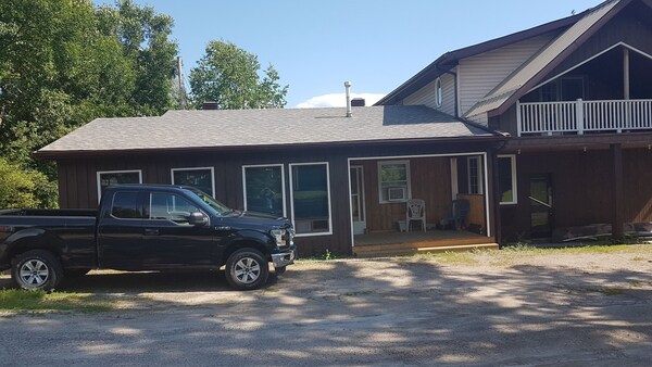 Charming 2-bedroom House With Wifi, Ac In Beautiful Callander - North Bay