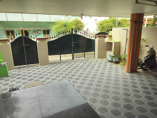 Honeycomb Homestay Ground Floor - Near Palani Murugan Temple - Palani