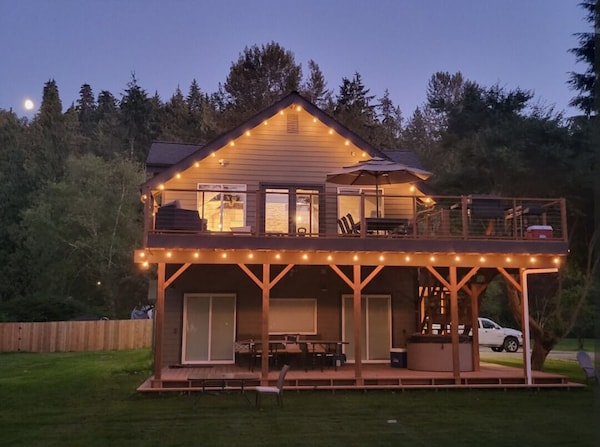 Skykomish River Estate - Private Beach, Sleeps 12, 5 Acres! - Monroe, WA