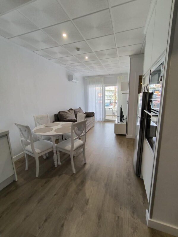 Apartamento Con Terraza - Motril
