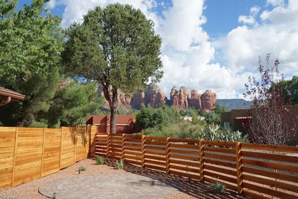 Thunder Mtn, Coffee Pot Views, Hot Tub Getaway - Sedona, AZ