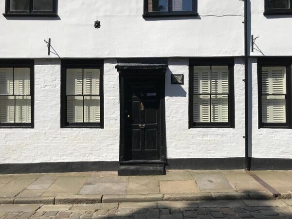 "Wesley House" Historic Listed Cottage In Medieval Shrewsbury Town Centre - Shrewsbury