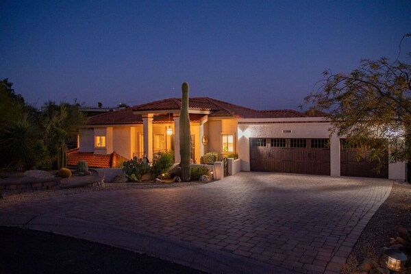 Southwestern Desert Escape/pool/hot Tub/sleeps 12 - Fountain Hills, AZ