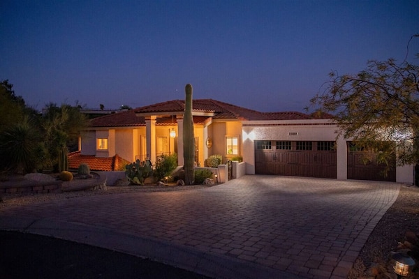 Southwestern Desert Escape/pool/hot Tub/sleeps 12 - Fountain Hills, AZ