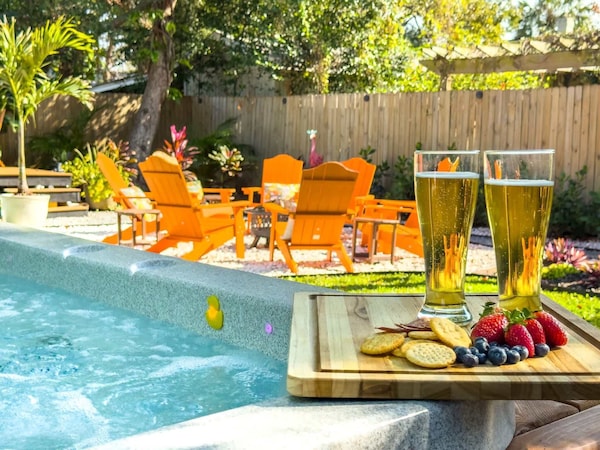 Cozy Bungalow With Private Hot Tub And Fire Pit - Tampa, FL