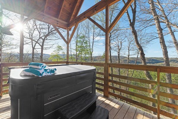 Mnt. View Cabin Near River W/ Hot Tub + Fire Pit Sleeps 10 - Jasper, AR
