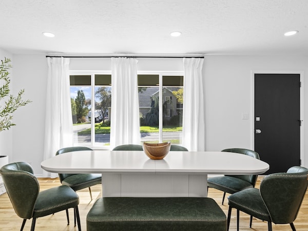 Retro Retreat Newly Renovated In Sojo - South Jordan, UT