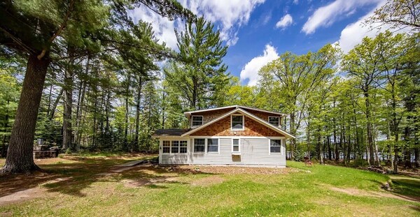 Dragonfly Point At Meta Lake: 5-bedroom Cottage On 3 Acres. Pet Friendly! - Eagle River, WI