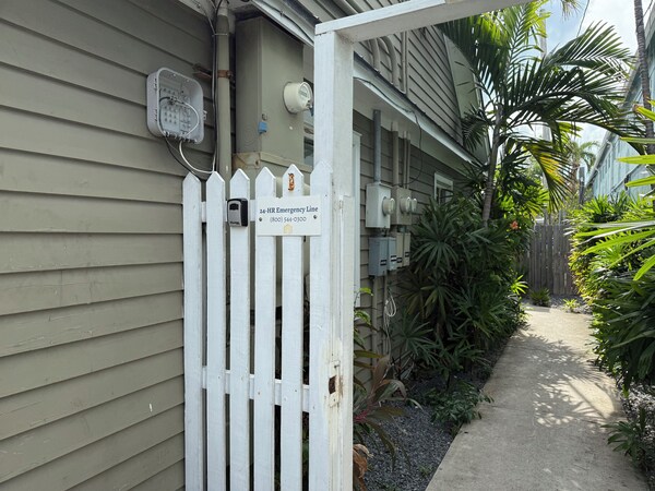 Southernmost Sanctuary | Vibrant Oasis Near Duval! Perfect For Groups! - Key West, FL