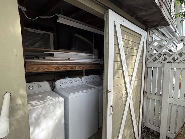 Egret Suite | Bright Retreat, Hot Tubs, Steps From Duval! - Key West, FL