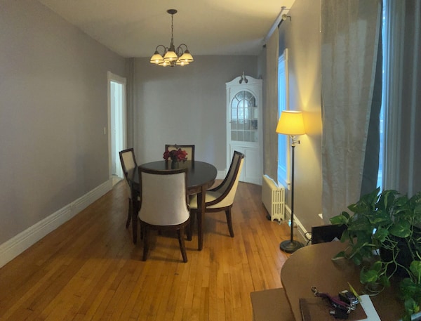 Charming 2-bedroom Apartment With Wifi, Ac In Tranquil Glens Falls - Glens Falls, NY