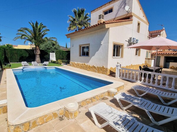 Villa Melissa. House For 10 People With Private Pool. - L'Ametlla de Mar