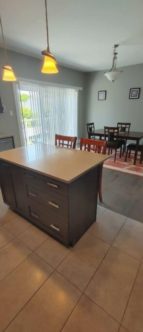 Lovely 2 Bedroom Apt In Orleans W/free Parking - Gatineau