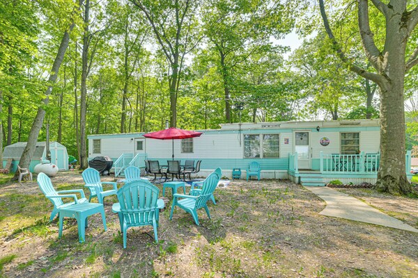 Walk To Manistee Lake: Retro Cottage W/ Fire Pit! - Michigan