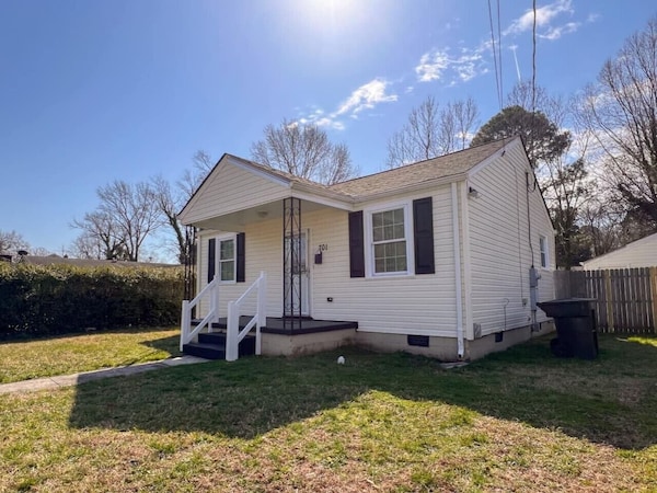 2 Homes That Sleep 16! - Newport News