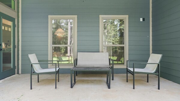 Tranquil Flint Escape: Relax In Nature's Serenity - Chandler, TX