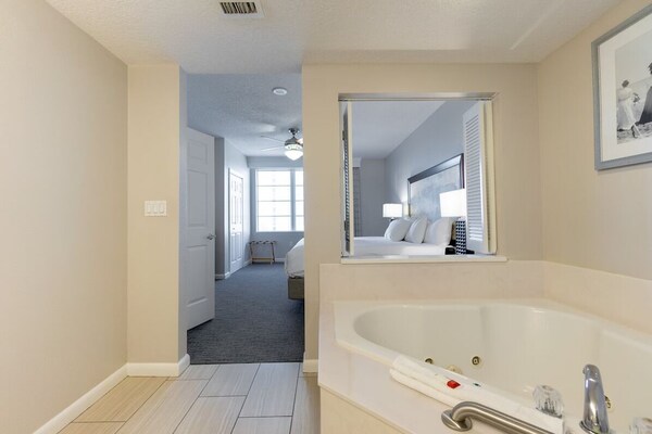 1bed/1bath Ocean Walk. Daytona Beach, Fl!\n - Ormond Beach, FL