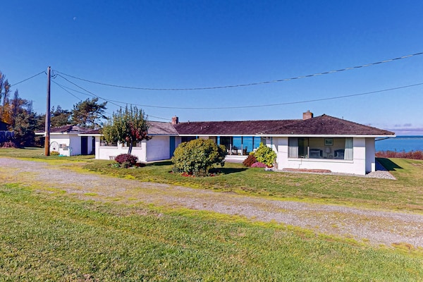 Waterfront Home With Bay And Mountain Views, Beach Access, Fireplace - Sequim, WA