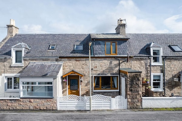 Beautifully Presented Cottage By The Beach - Nairn