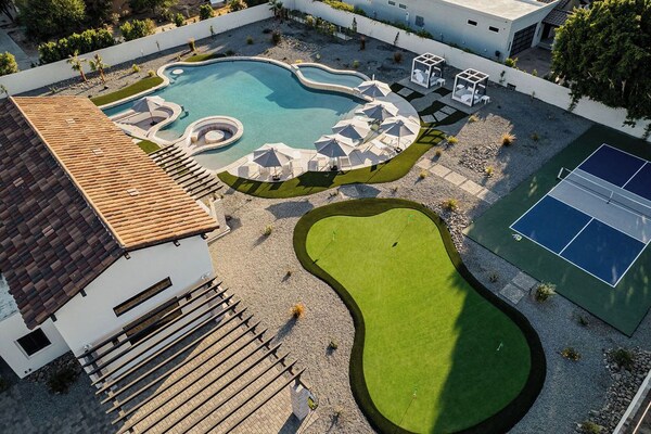 Riviera  Lazy River Pool, Pickleball, Game Room! - Indio, CA