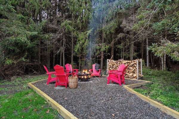 Luxury Log Chalet W/ Hot Tub, Games Room & Hill Views! - Holiday Valley Resort, NY