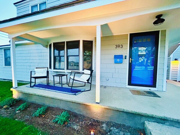 Steps To 3 Falmouth Beaches In Our 6+bedroom With Oversized Outdoor Shower - Woods Hole, MA