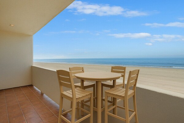 New 2 Br Condo I Carpinteria. Lovely Sunsets & Walk Everywhere! - Carpinteria, CA