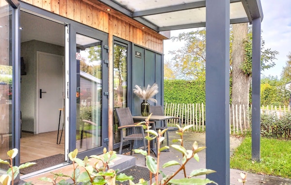 Stunning Home In Heinkenszand With Wifi - Goes