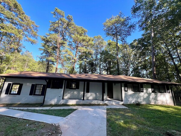 Charming Home 10min From Airport, Close To Dt Atlanta . Enjoy Privacy & Comfort! - Riverdale, GA