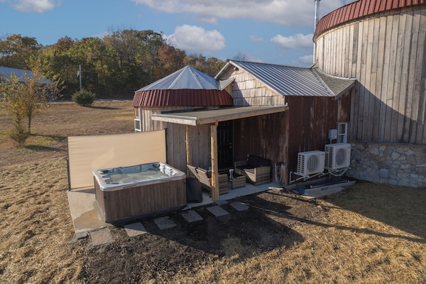 Cozy Cabin In Charming Pineville With Hot Tub, 180" Movie Screen, Wifi, Ac - Bella Vista, AR