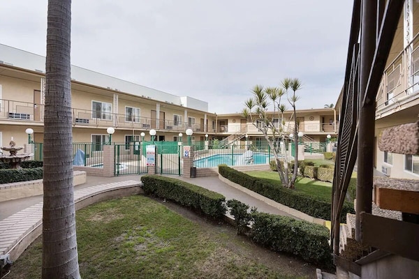 Relaxing Room W/ Pool Access - Ideal For Family Disneyland Visits - Irvine, CA